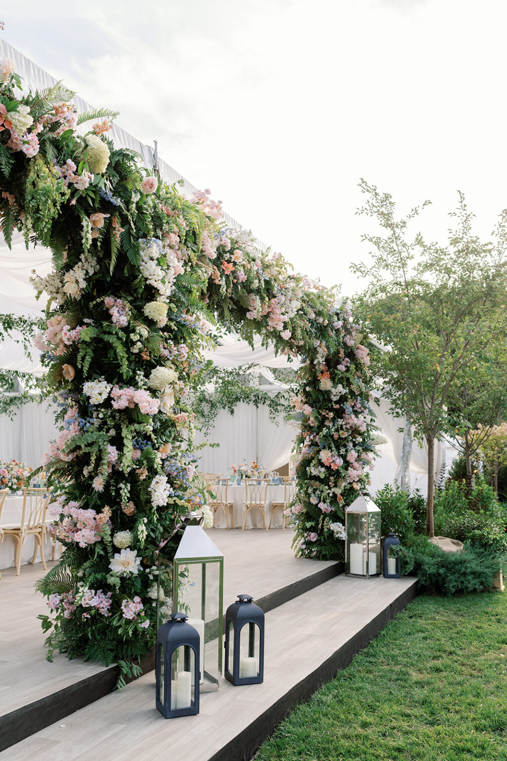 Maximalist Wedding Florals: A Guide to Big and Bold Blooms