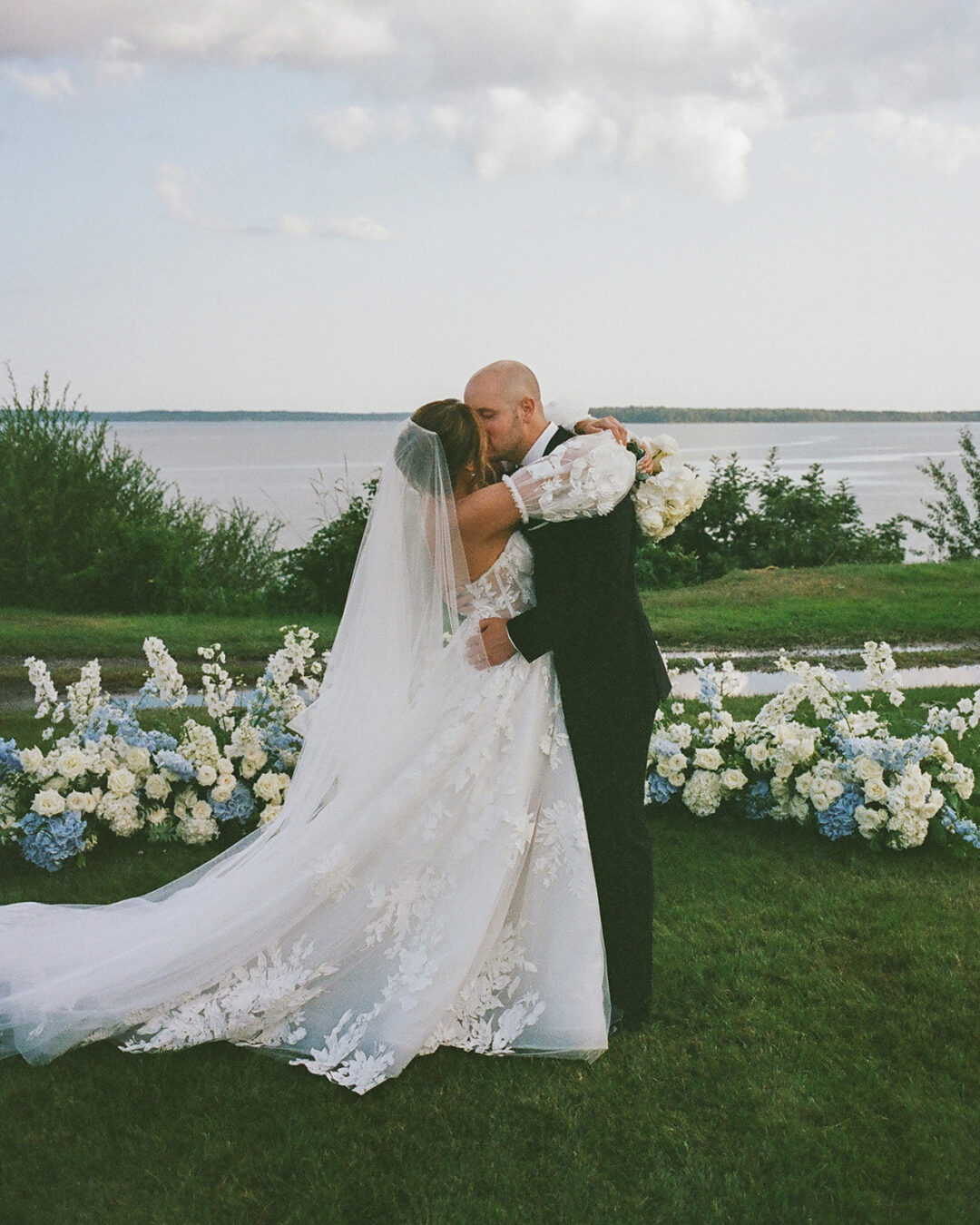 Maximalist Wedding Florals: A Guide to Big and Bold Blooms